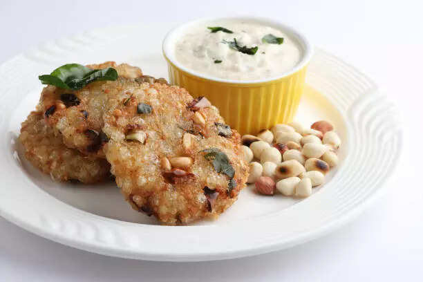 Sabudana Vada Recipe: साबुदाणा वडे तळताना फुटतात, तर ही चूक टाळा ...