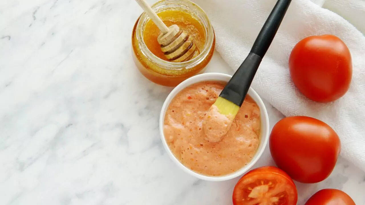 Tomato Face Scrub: नवरात्रीला चमकदार त्वचा हवी आहे? तर घरच्या घरी ...