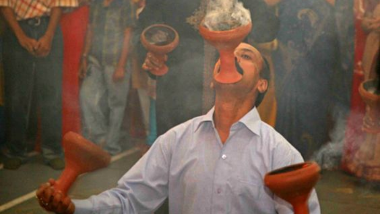 Durga Puja Dhunuchi Naach: How Women Claimed Their Space In A Male ...