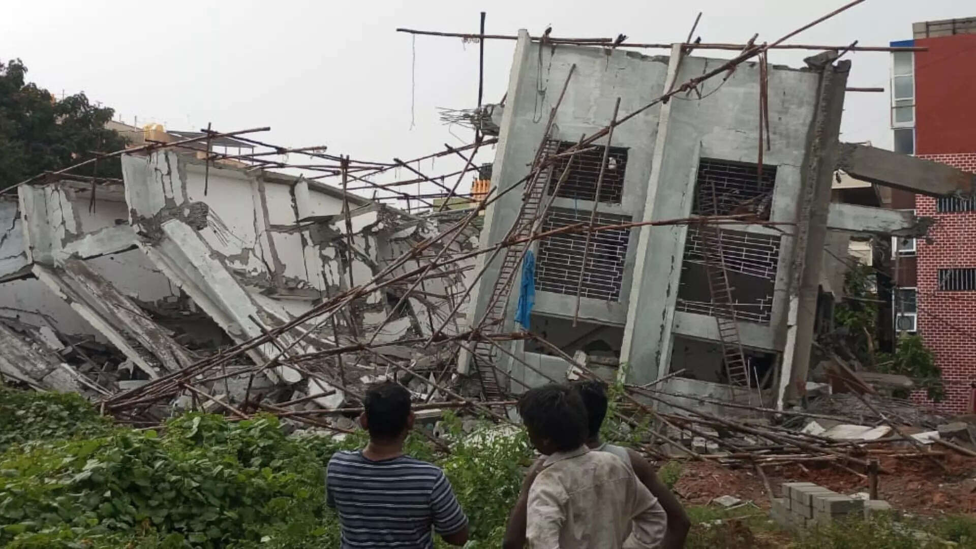 Construction building collapsed in Bangalore : ಬೆಂಗಳೂರಲ್ಲಿ "ರಣ ಮಳೆ ...