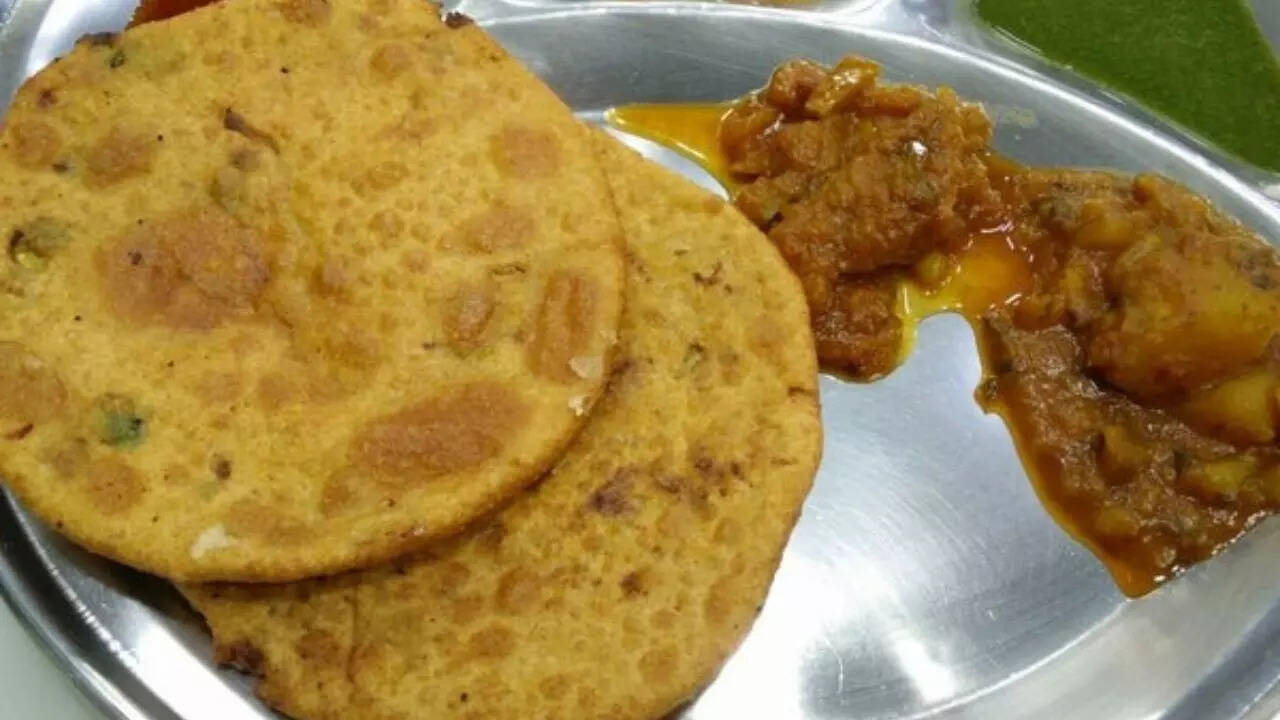 7 Paratha Spots In Delhi To Visit With Your Colleagues For Dinner After ...