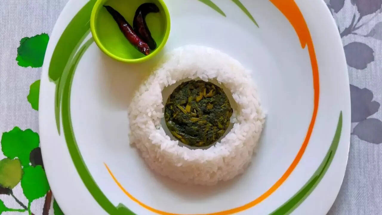 Choddo Shaak, Bengal's Bhoot Chaturdashi Ritual Of 14 Saag To Celebrate ...