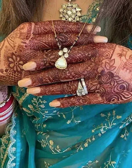 Mangalsutra Designs: साडीनुसार करा मंगळसूत्राची फॅशन,पाहणाऱ्यांची नजर ...