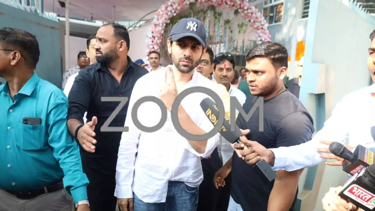 Maharashtra Assembly Elections: Akshay Kumar, Rajkummar Rao, Shubha ...