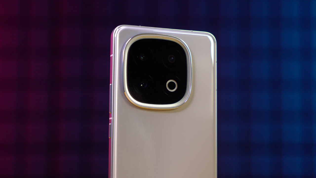 IQ00 13 Review: Specifications, Performance, Camera and Launch Price at ...