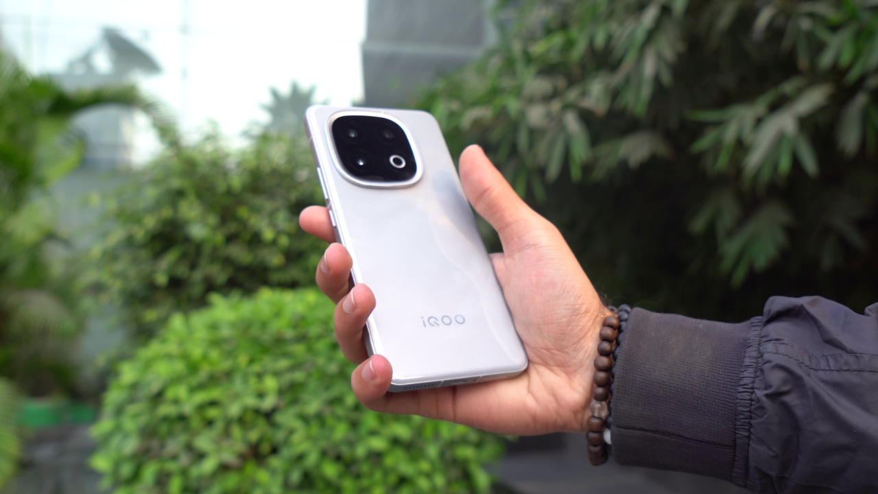 IQ00 13 Review: Specifications, Performance, Camera and Launch Price at ...