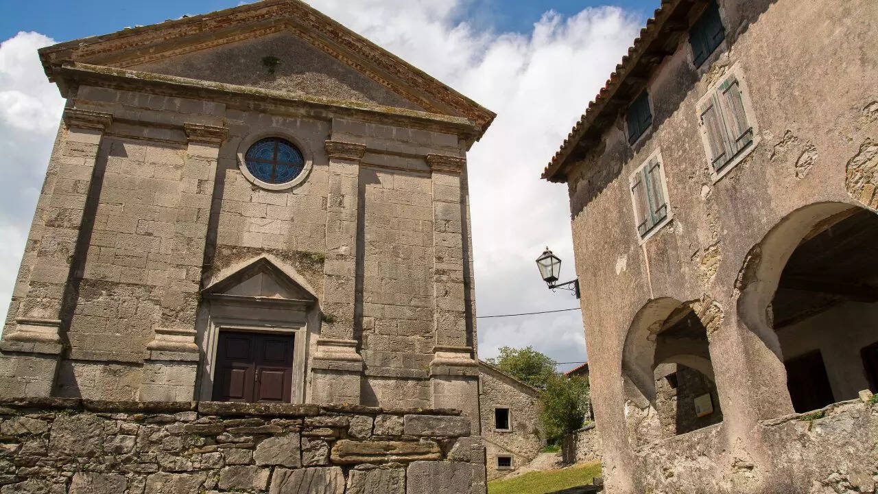 World's Smallest City Which Has Only 50 Inhabitants; Find Out More ...