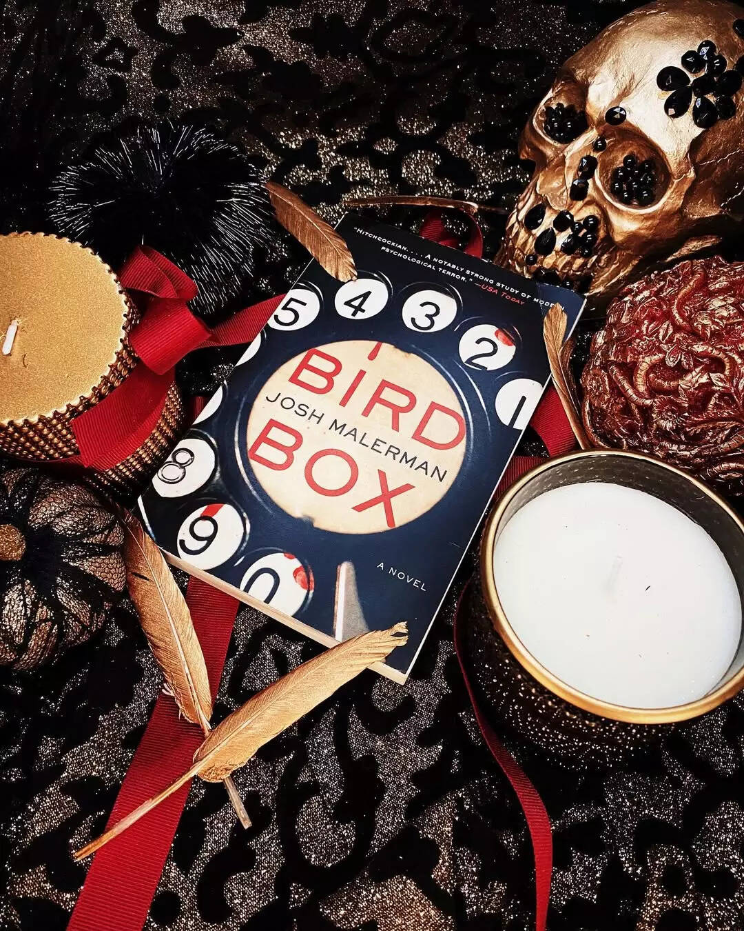Top 10 Scary Books To Read: 10 Books That Are So Creepy You'll Sleep ...