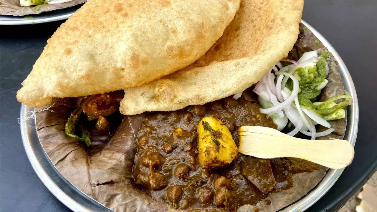 Meet The Famous Chole Bhature Seller In Gurugram Which Happens To Be ...