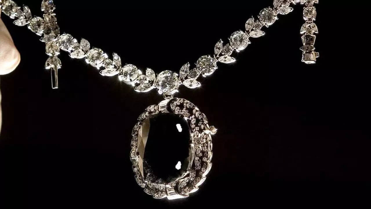 Glimmers of Doom? The Stories Behind the Most Cursed Diamonds in ...