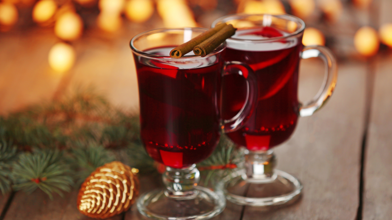 The History Of Mulled Wine, A Timeless Winter Tradition, 5 Variations ...