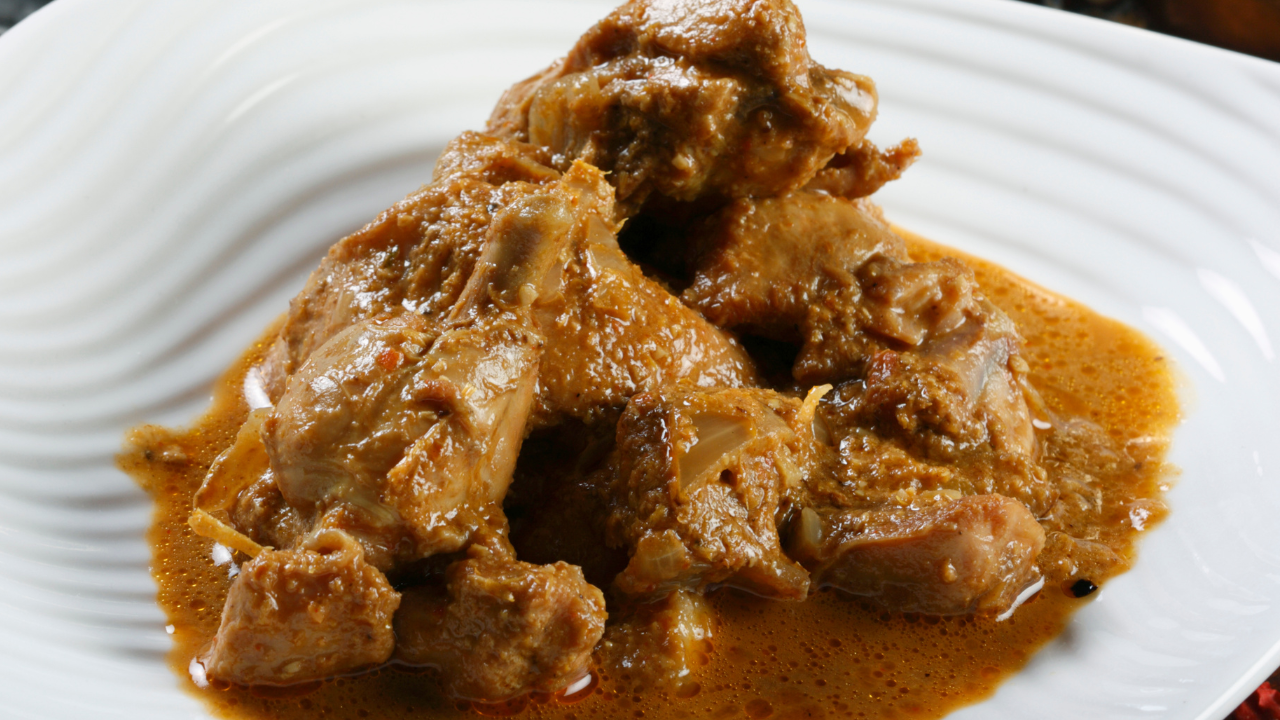 Kerala Style Spicy Chicken Curry With Appam For Hearty Mid-Week ...
