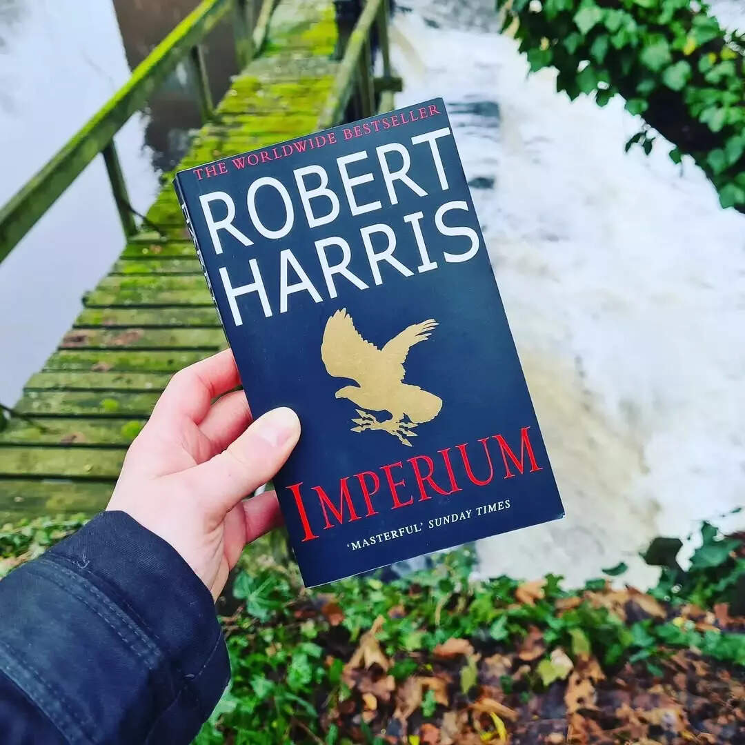 12 Historical Books So Accurate They Feel Like Eyewitness Accounts ...