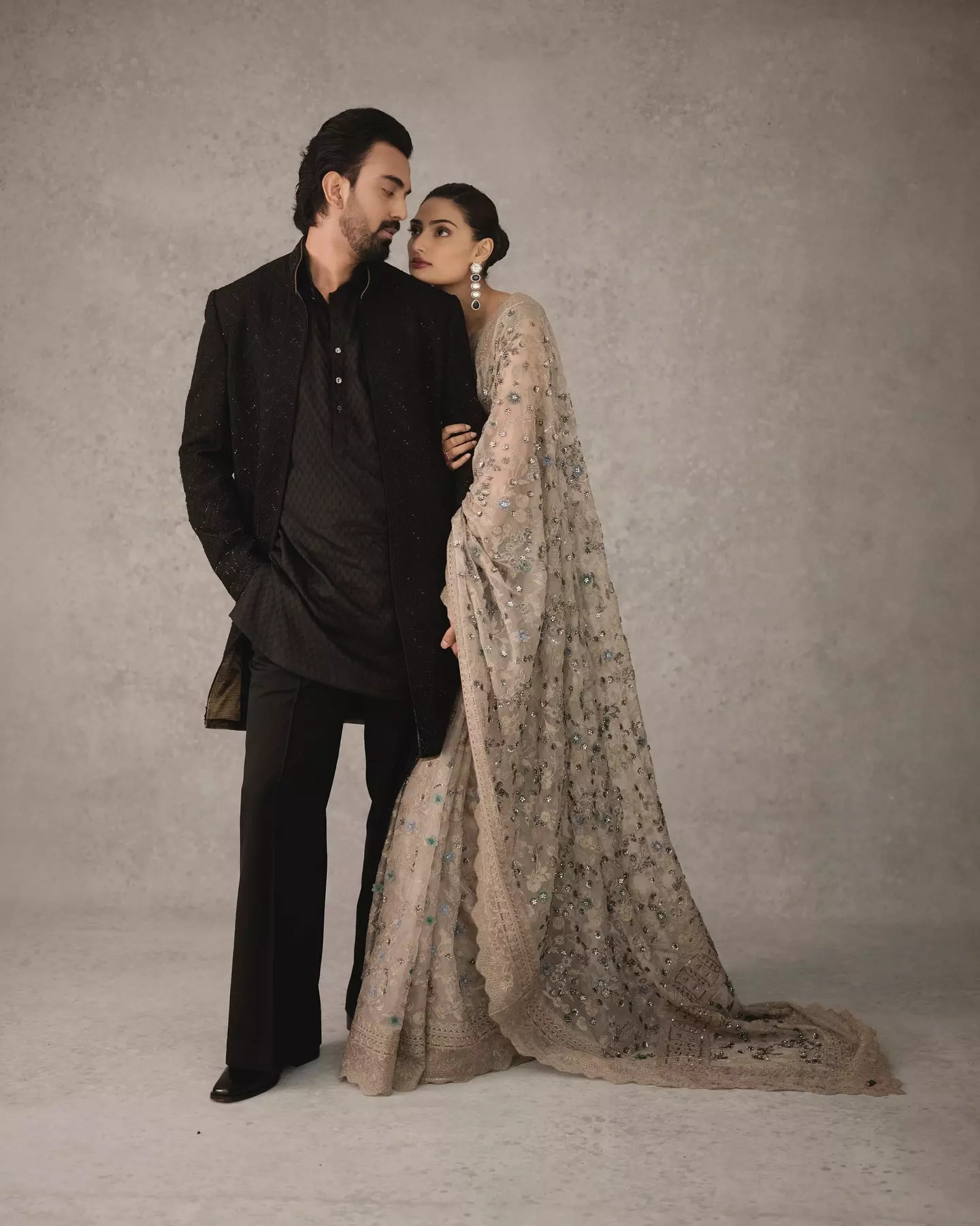 KL Rahul-Athiya Shetty Exude Elegant Couple Goals And Here's Proof KL Rahul-Athiya Shetty Exude Elegant Couple Goals And Here's Proof