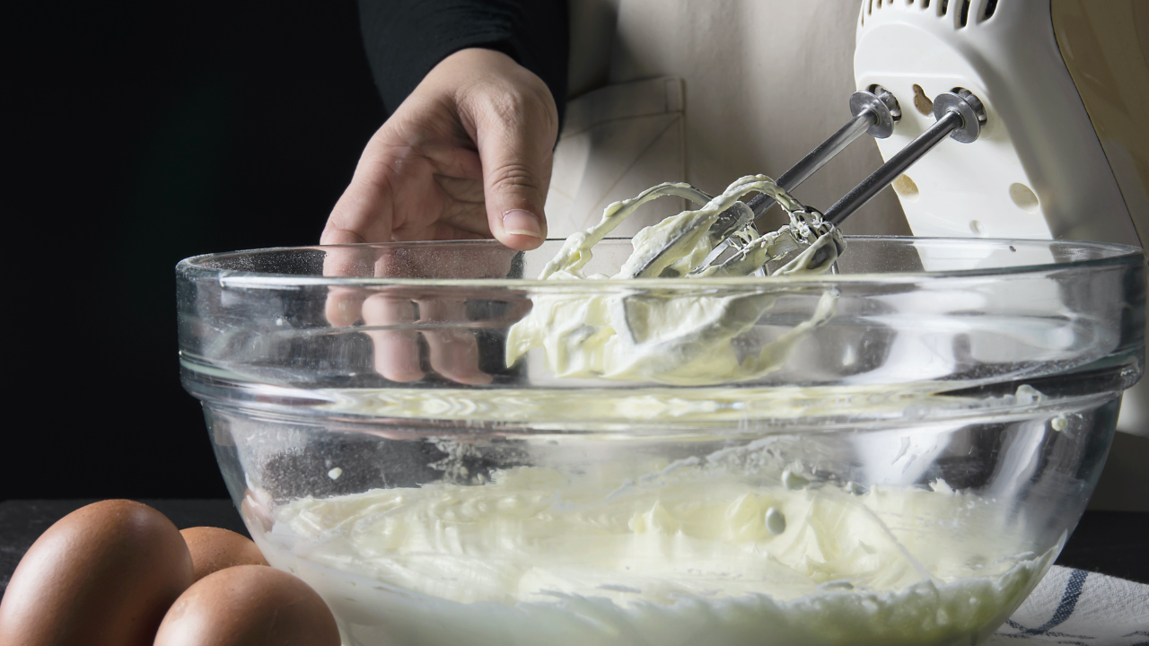 Whipping Cream Vs Fresh Cream: Which Is A Better Cooking Ingredient ...