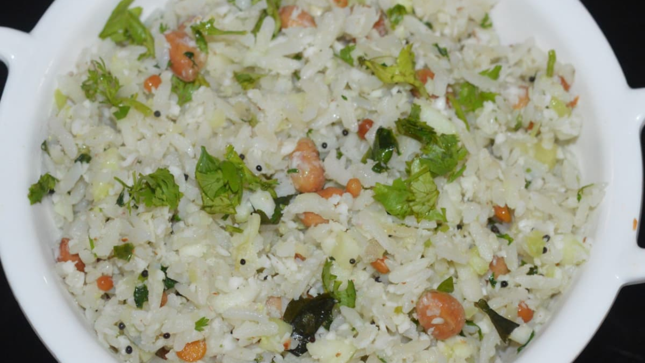 Cucumber Avalakki Recipe: Karnataka Style Cucumber Avalakki For ...