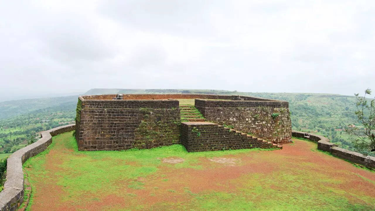 Chhatrapati Shivaji Maharaj Forts: These 12 Historic Forts Associated ...