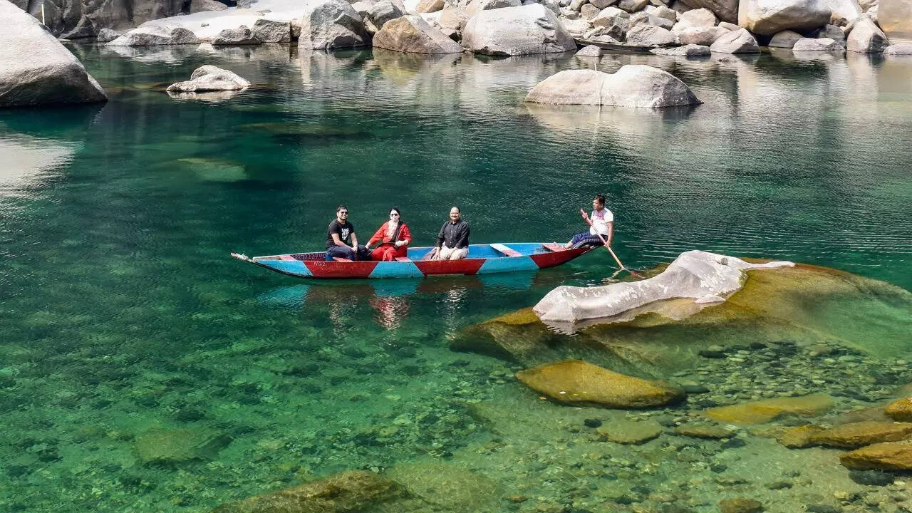 This River in Meghalaya Is So Clean, You Can See Its Bottom–And Go ...