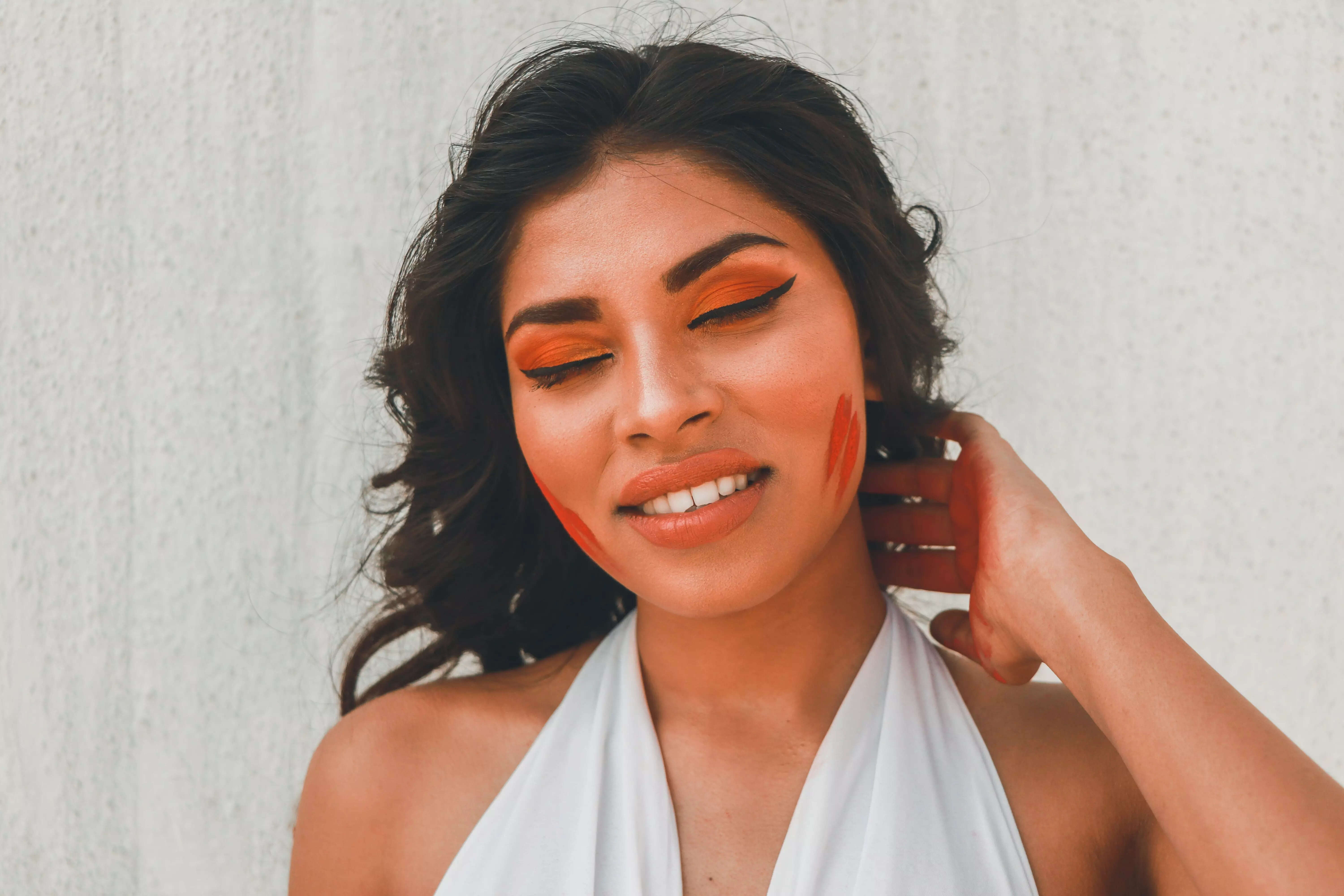 Expert Shares The Perfect Routine To Remove Colour From Face After Holi 