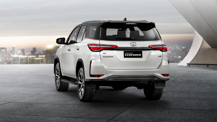 Toyota Fortuner GR Sport vs Toyota Fortuner Legender: Differences ...