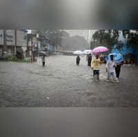 IMD predicts extremely heavy rainfall in Karnataka, issues red alert for six districts - See ...