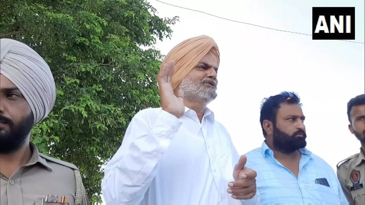 Sidhu Moose Wala's father gets extortion demand; Mansa police file ...