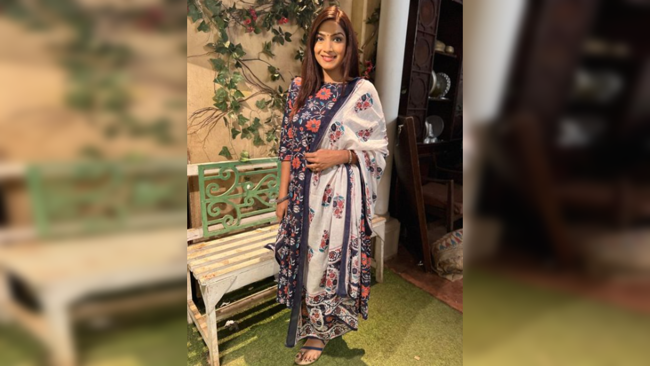 Actress Anaya Soni undergoes dialysis after kidney failure; factors ...