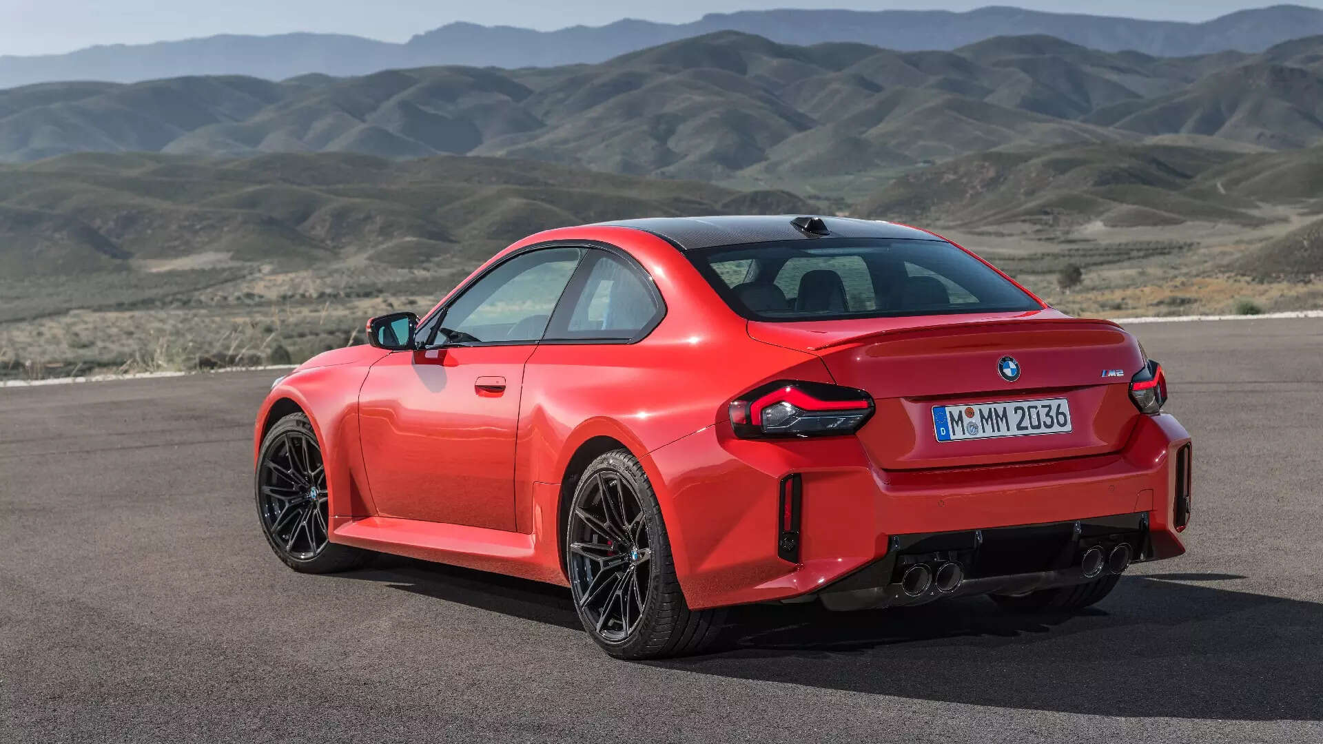 New BMW M2 breaks cover, gets manual gearbox, 465 hp turbo six, RWD and ...