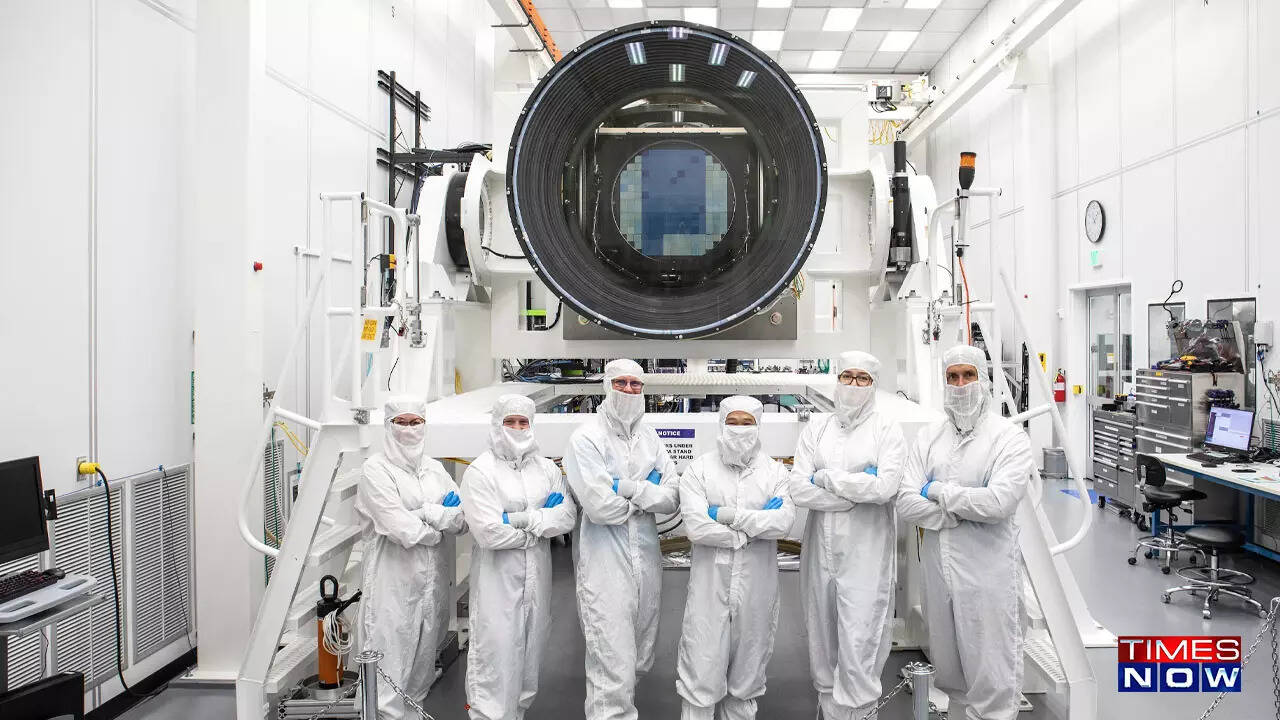 3200 megapixels, 5 foot lens, this is the world's largest digital ...