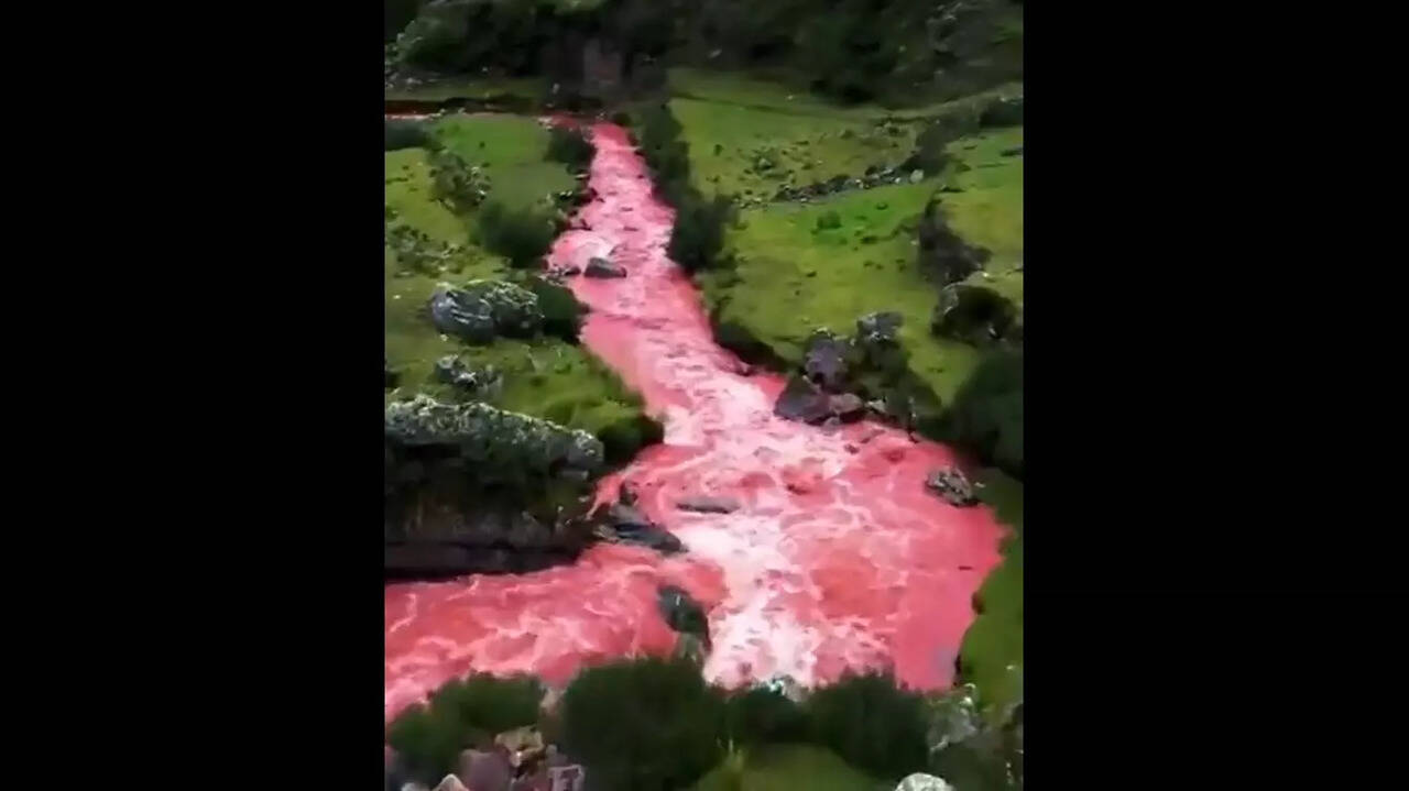 Peru’s Pukamayu red river will blow your mind - Watch viral video ...