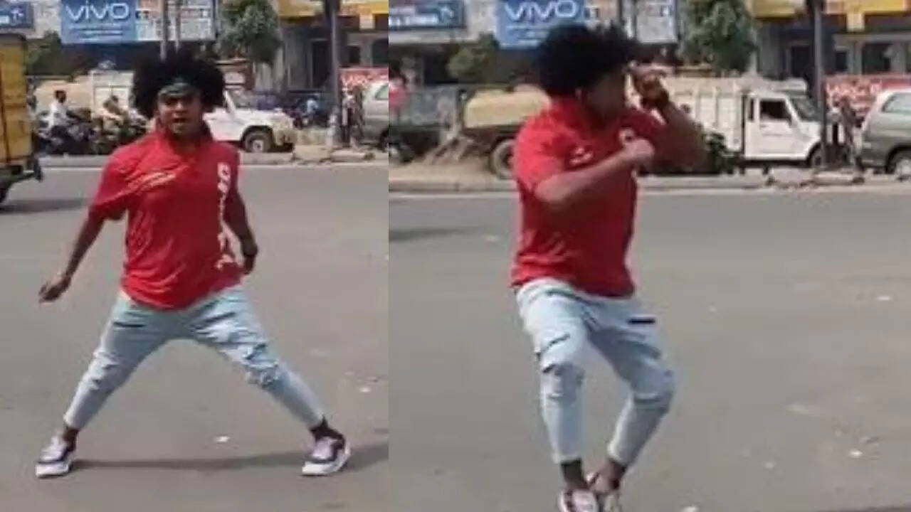 Zomato delivery partner breaks into dance in the middle of a busy road ...