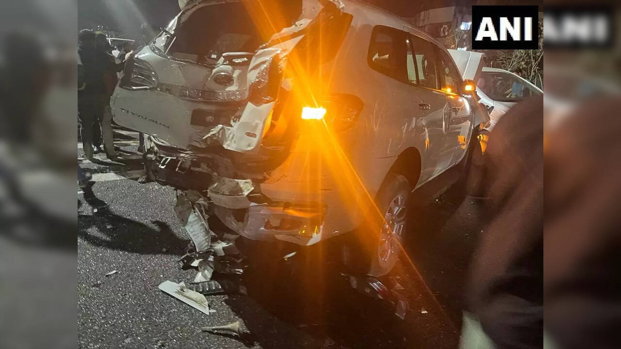 48 damaged vehicles, 6 injuries: Police reveal reason behind Pune's ...