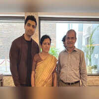 Adivi Sesh pays respects at 26/11 memorial alongside Major Unnikrishnan ...