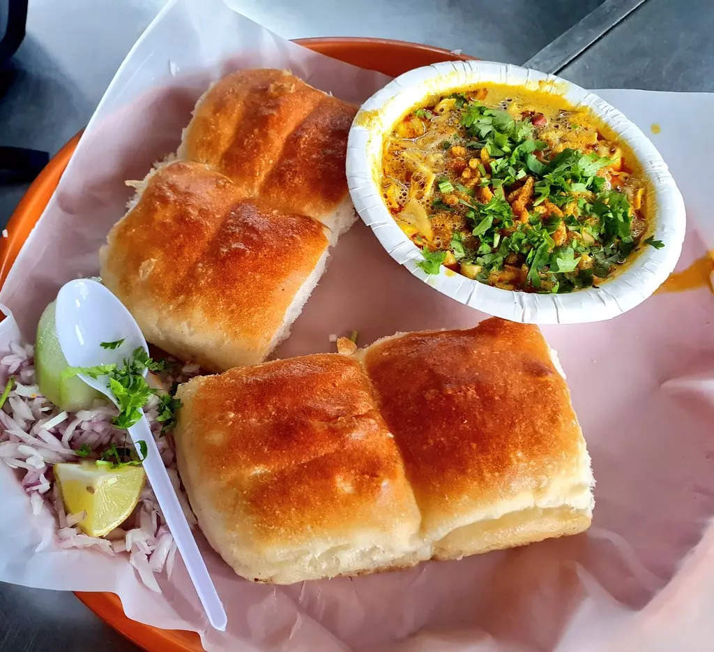 Looking for best misals in Pune? Don't miss these six famous misal pav ...