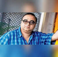 Rajkumar Santoshi announces comeback project Gandhi Godse Ek Yudh after ...