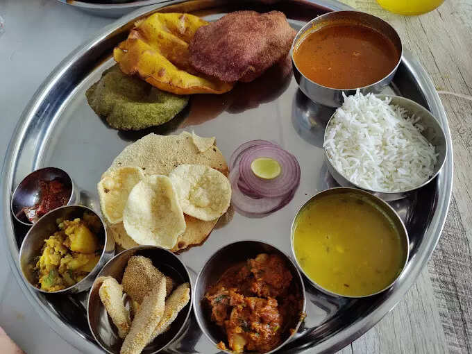 Here are 8 eateries in Mumbai with the best thalis and why you should ...