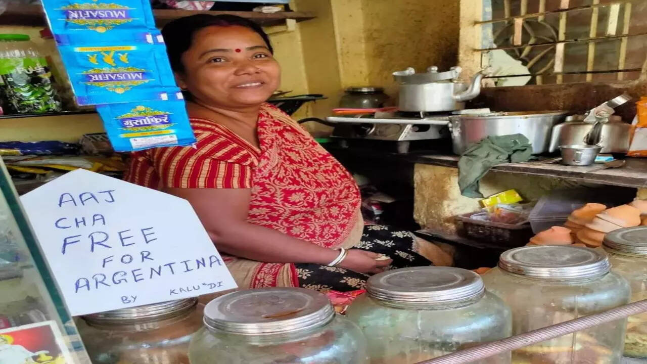 Kolkata: ‘Free Chaa’ to a shrine this is how Bengali tea stall owners ...