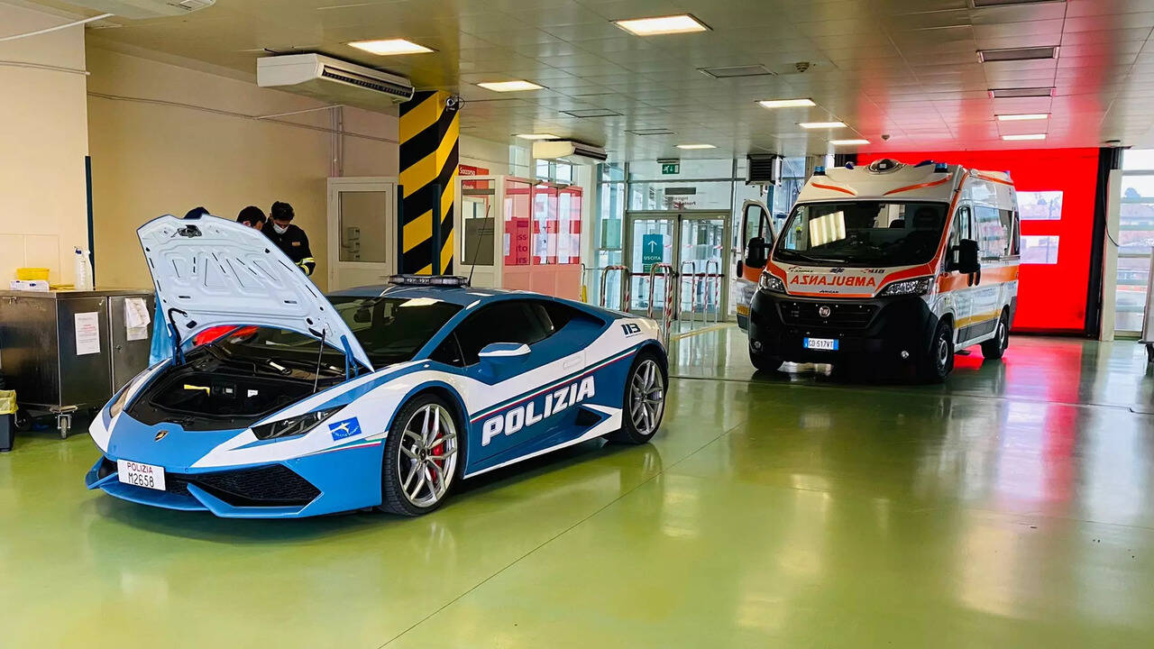 Kidneys in a Lambo: Italian police use Lamborghini Huracan supercar to ...