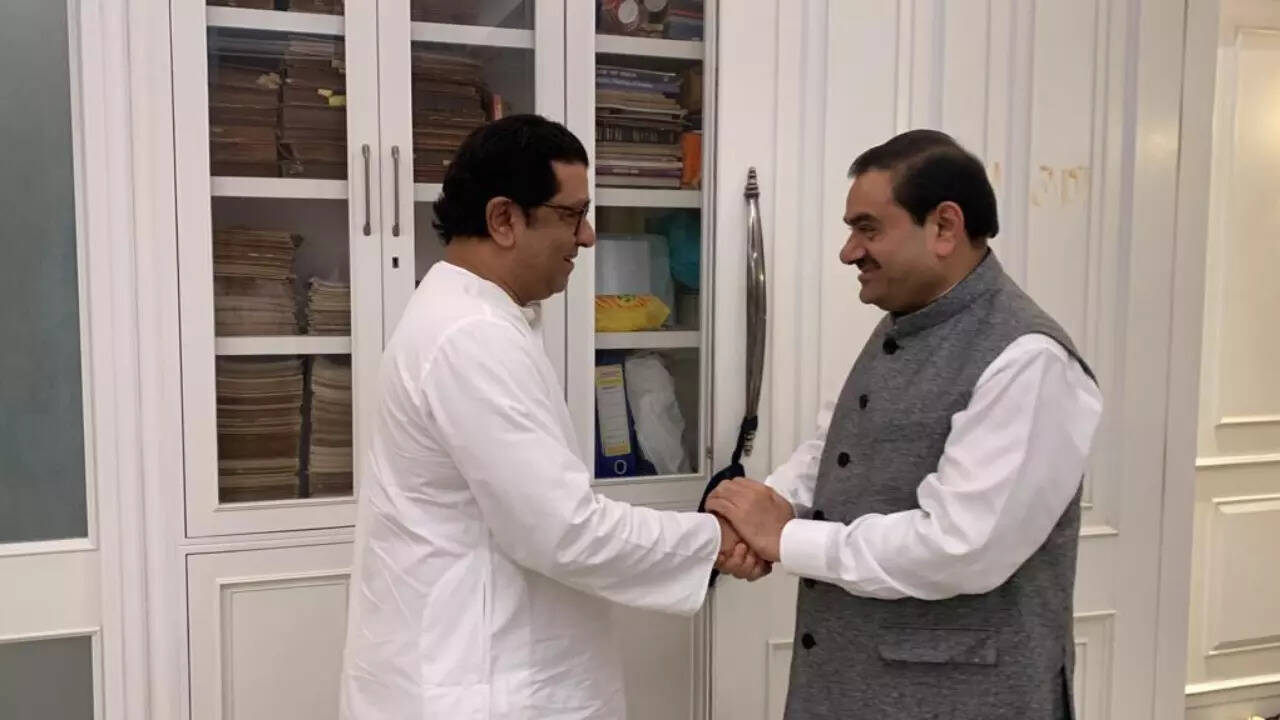 Gautam Adani meets MNS President Raj Thackeray at his residence in ...