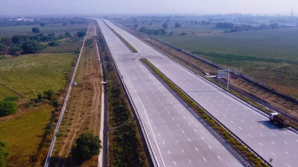 Delhi-Mumbai Expressway: Nitin Gadkari shares stunning pictures of ...