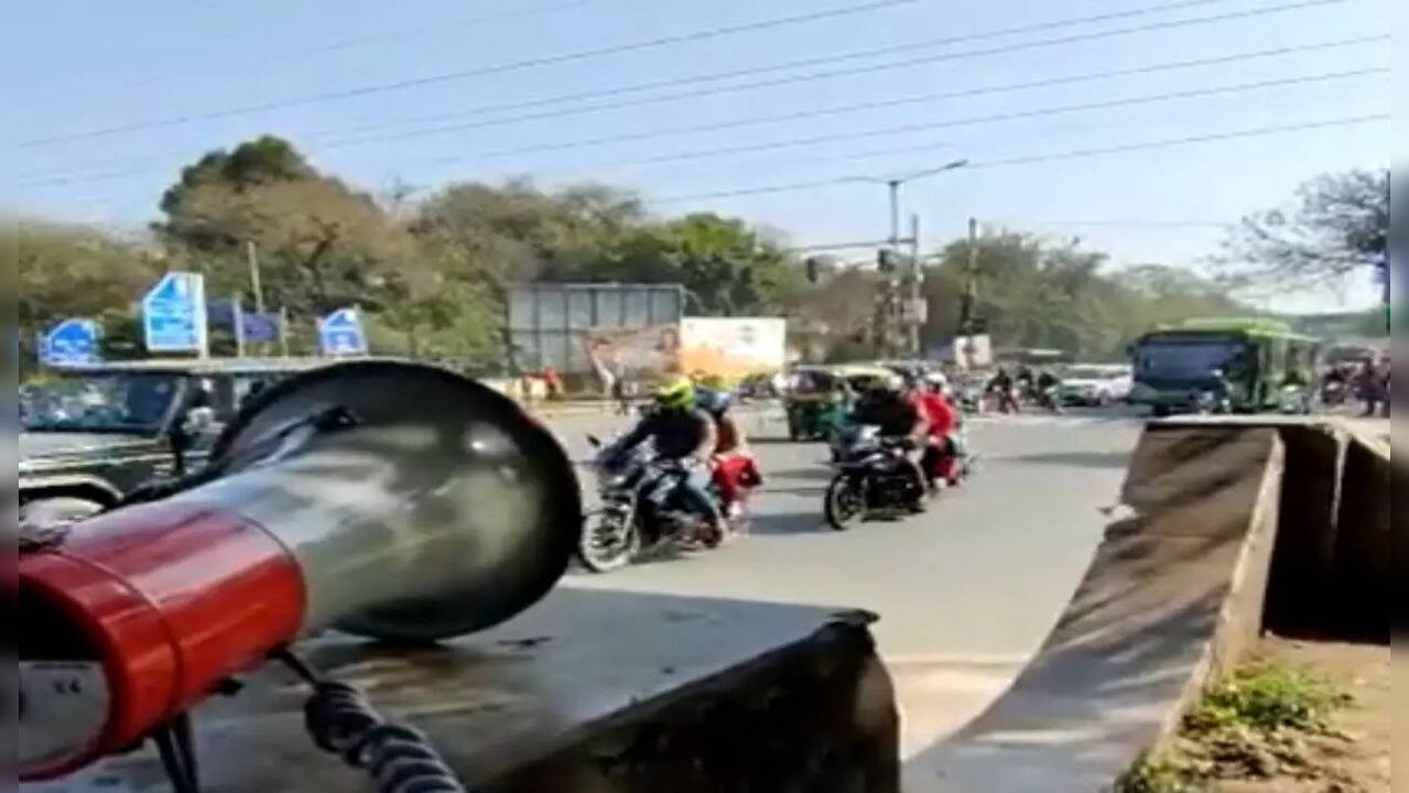 Delhi Cantt-Tilak Nagar route on Janak Setu closed for repairs for 3 ...