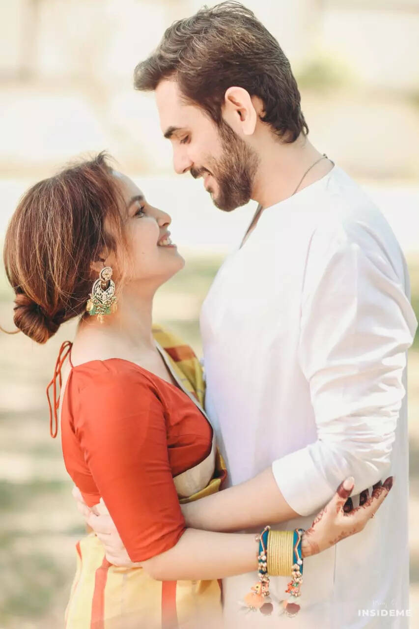 Shah Rukh Khan's Chak De India co-star Chitrashi Rawat and Dhruvaditya ...