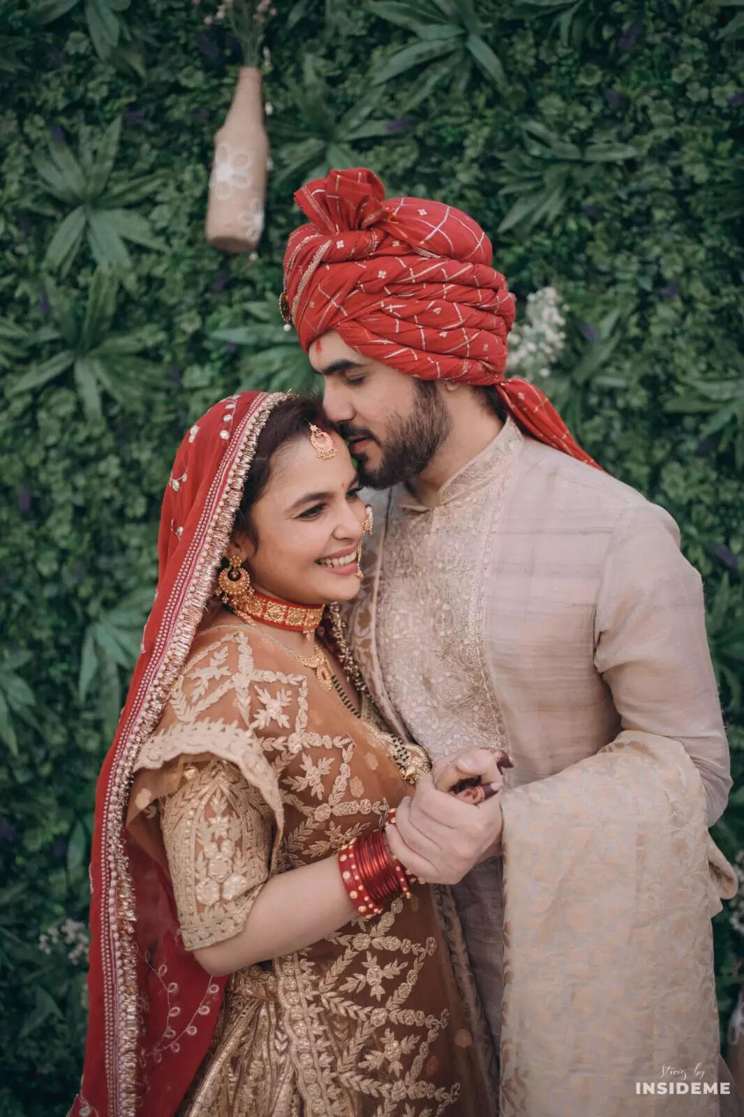 SRK's Chak De India co-star Chitrashi Rawat's FIRST pics from wedding ...