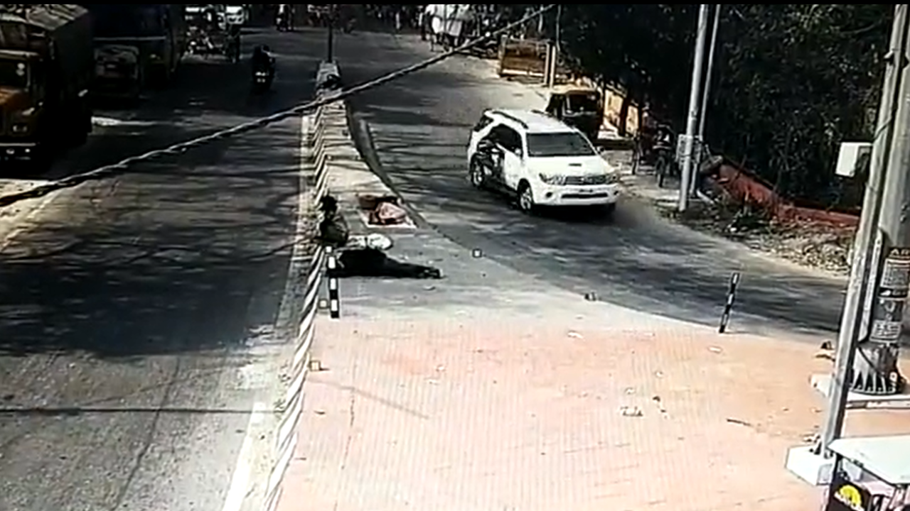 Grim Reminder Of Hit And Run Case In Delhi E Rickshaw Driver Dragged