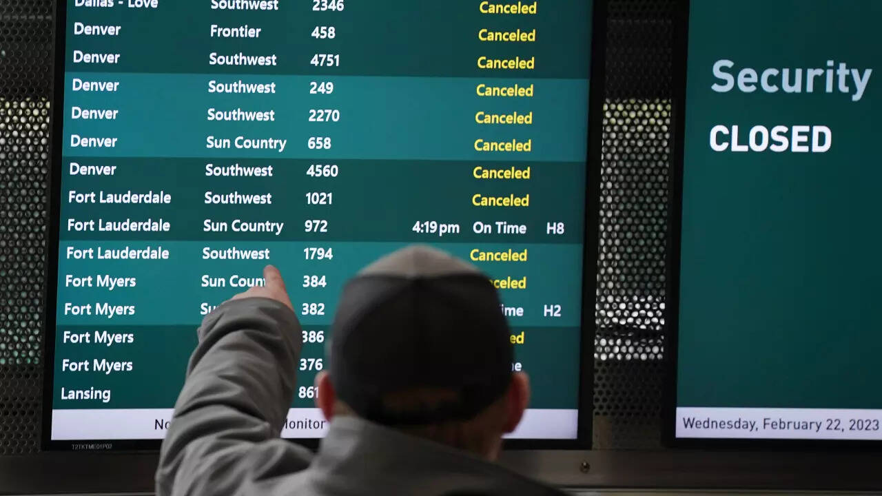 Harsh winter storm grips US; over 1,500 flights cancelled, powerlines ...