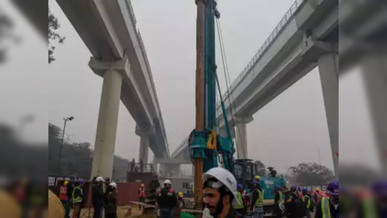 Mumbai Metro: Construction work on Metro Line 2B resumes; pillars to be ...