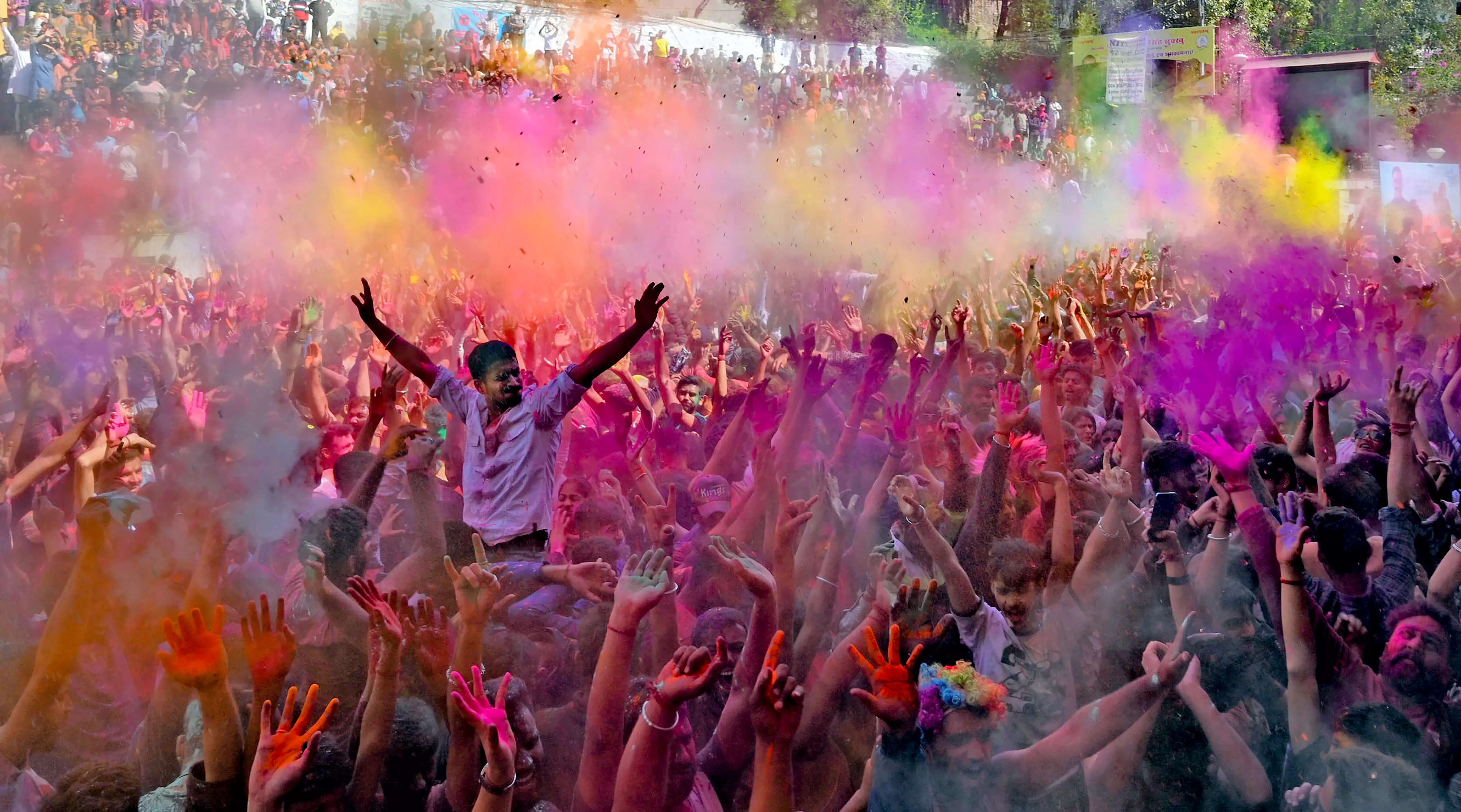 Holi 2o23: India celebrates festival of colours with full fervour - IN ...