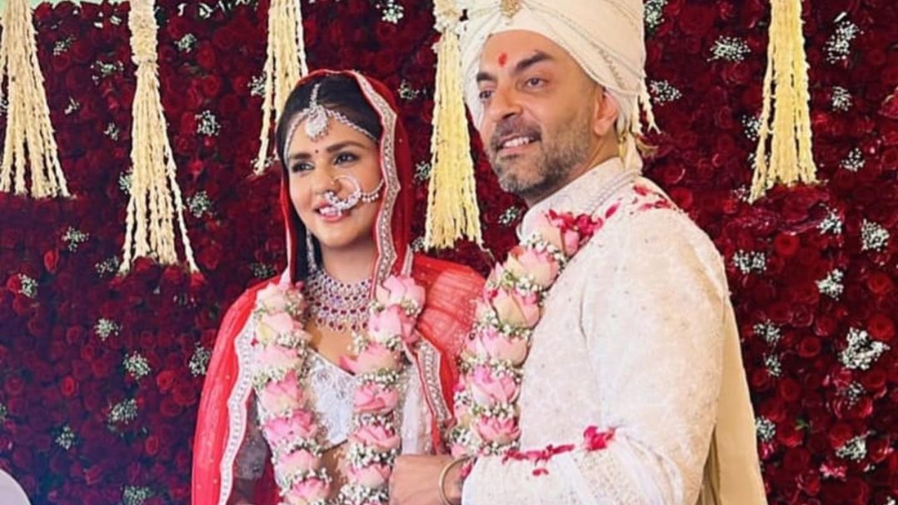 Dalljiet Kaur officially ties the knot with beau Nikhil Patel. See ...