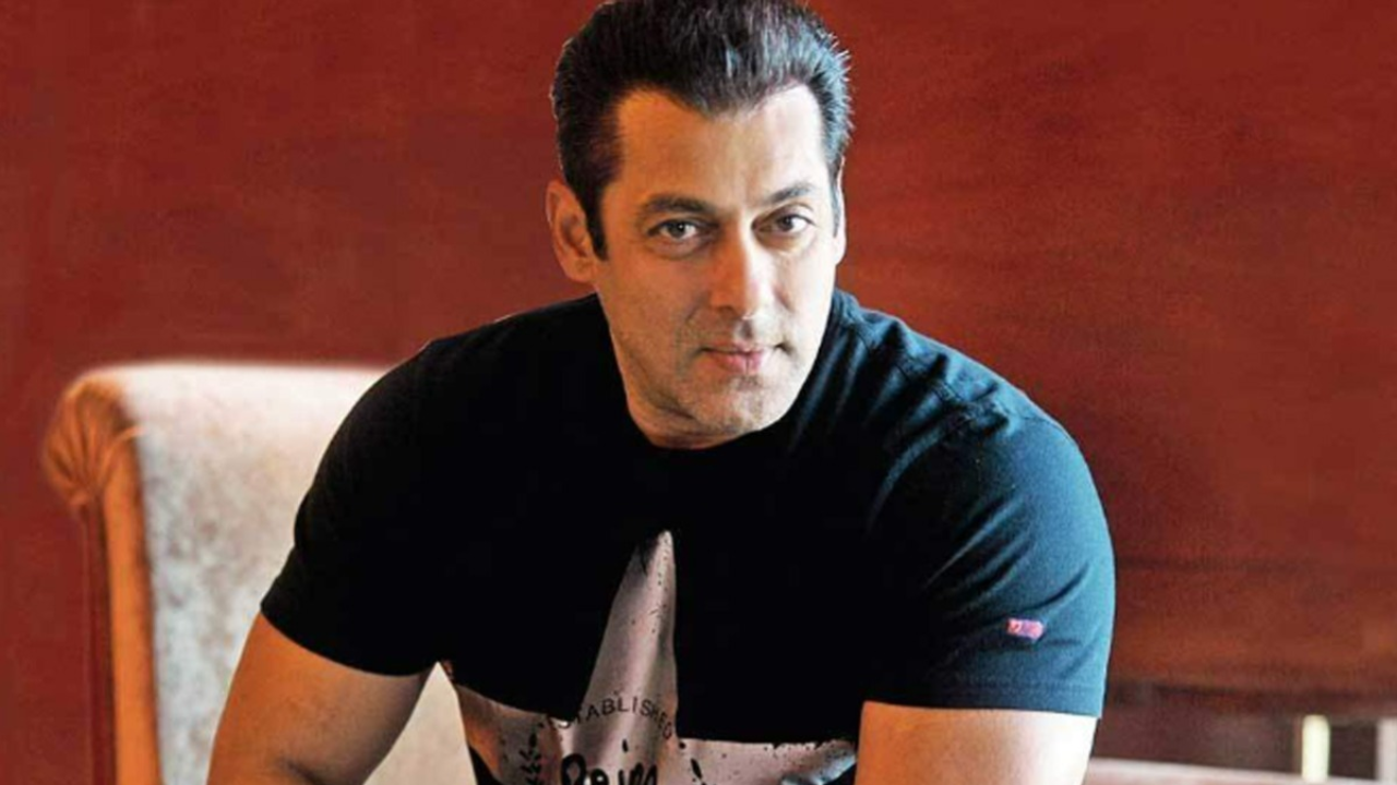 NO fans allowed outside Salman Khan's Mumbai house after threat email ...