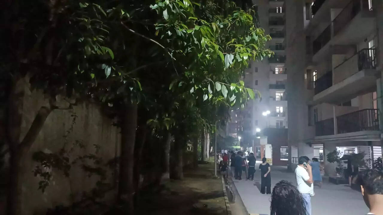 Delhi-NCR earthquake: Netizens share videos of tremors; house ...